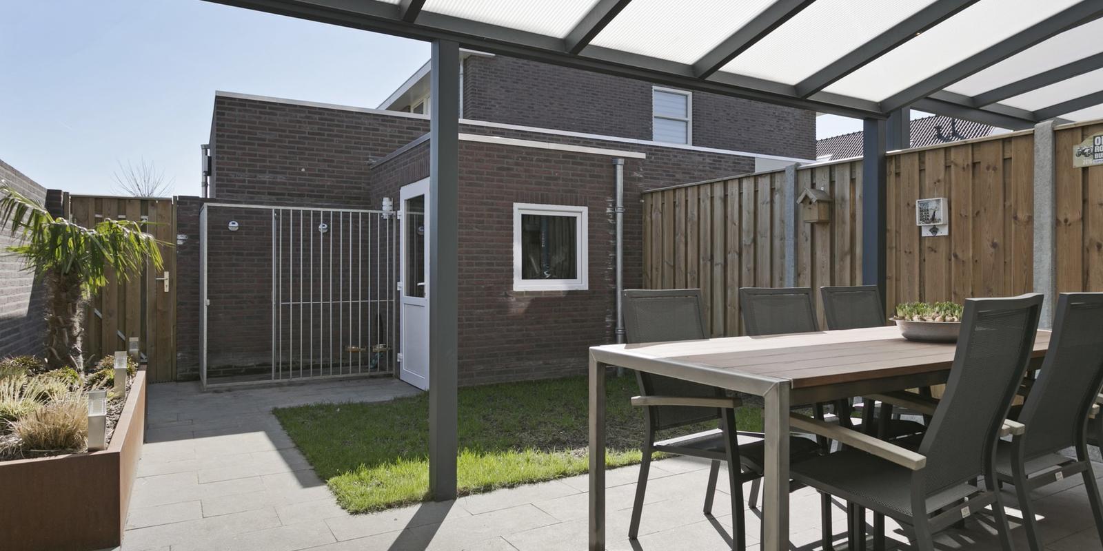 Wat kost een stalen terrasoverkapping? - Slimster