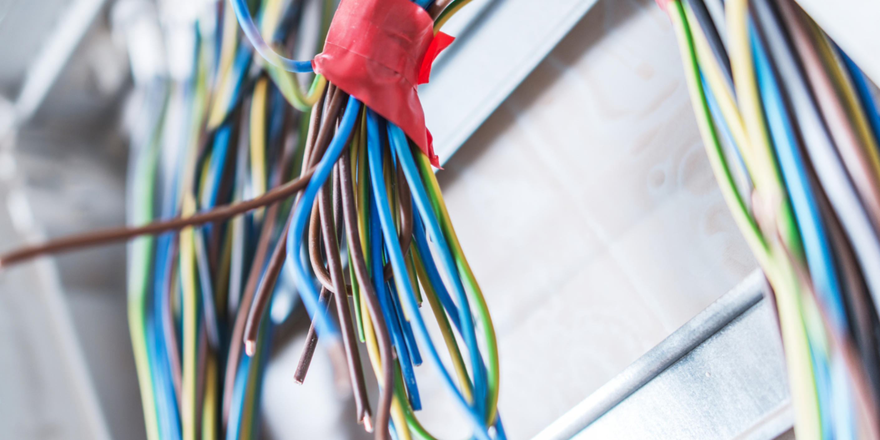 Wat kost kabels trekken? ⚡️ → Kosten elektricien - Slimster