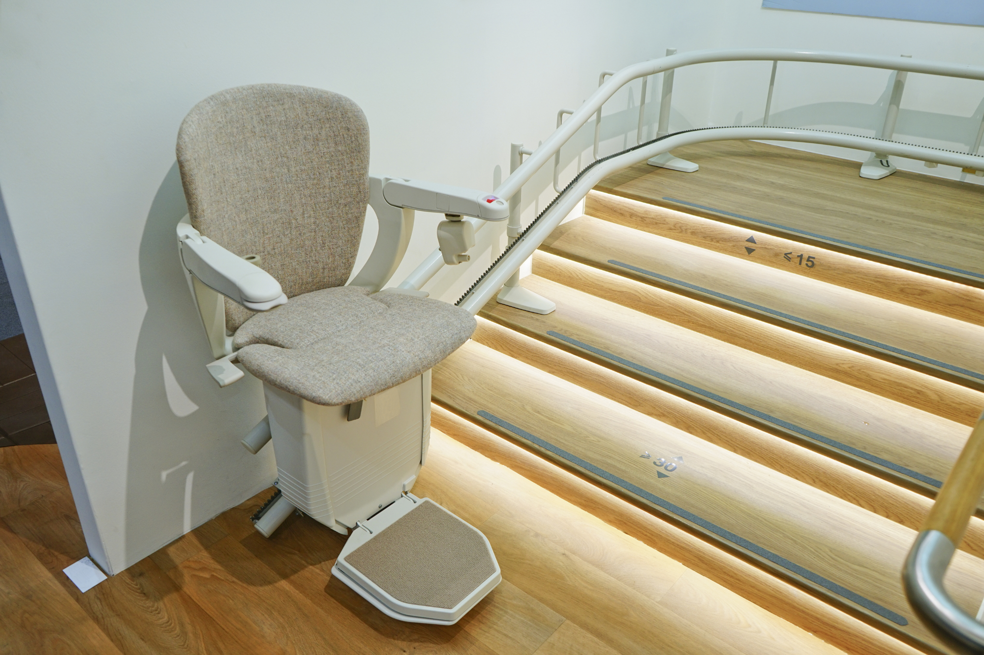 Kosten traplift met bocht 2026 → Wat kost een bochttraplift?
